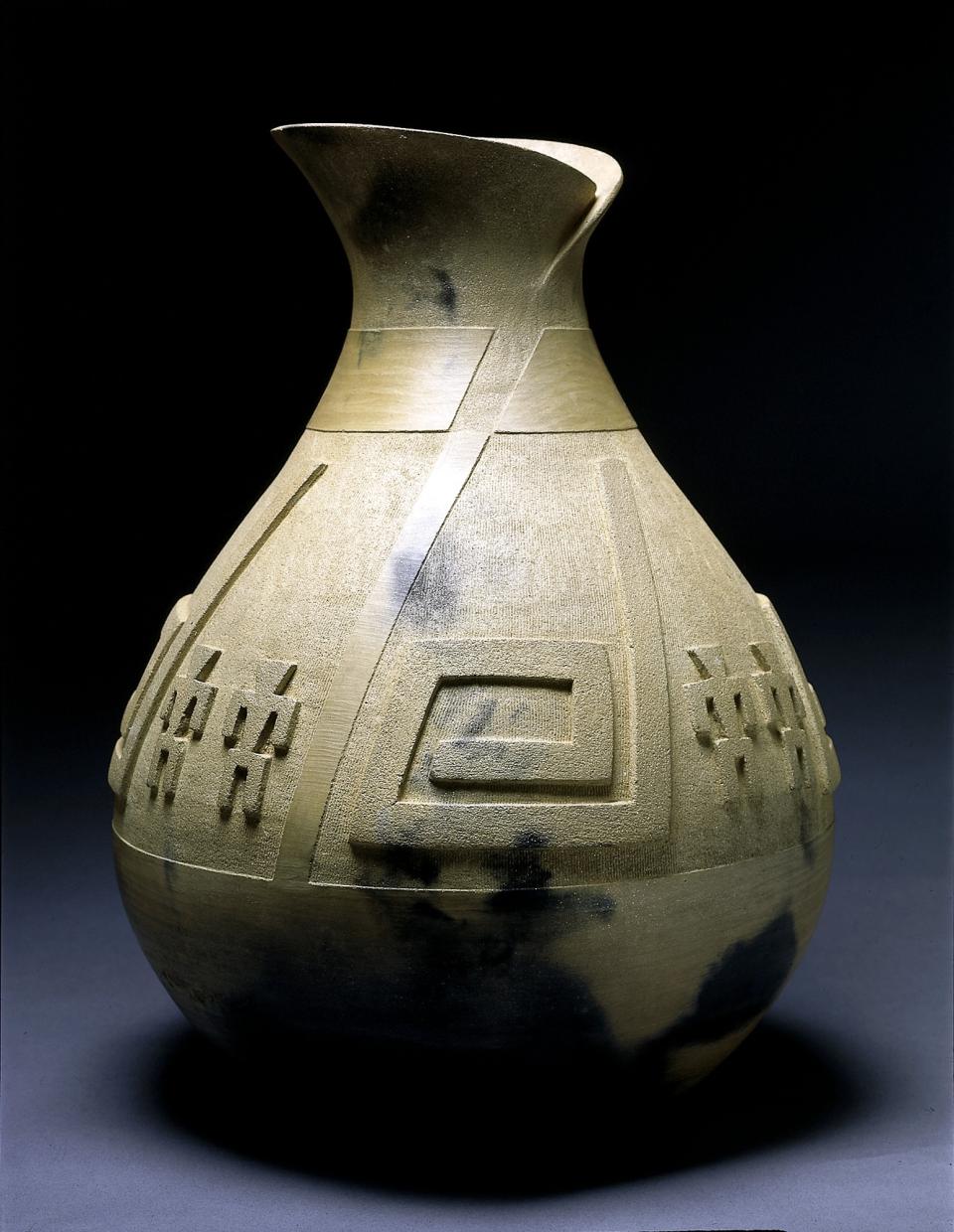 Micaceous Pot with Appliqué Decoration | Smithsonian American Art Museum