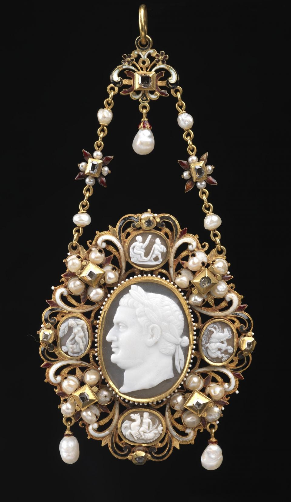 Pendant | Smithsonian American Art Museum