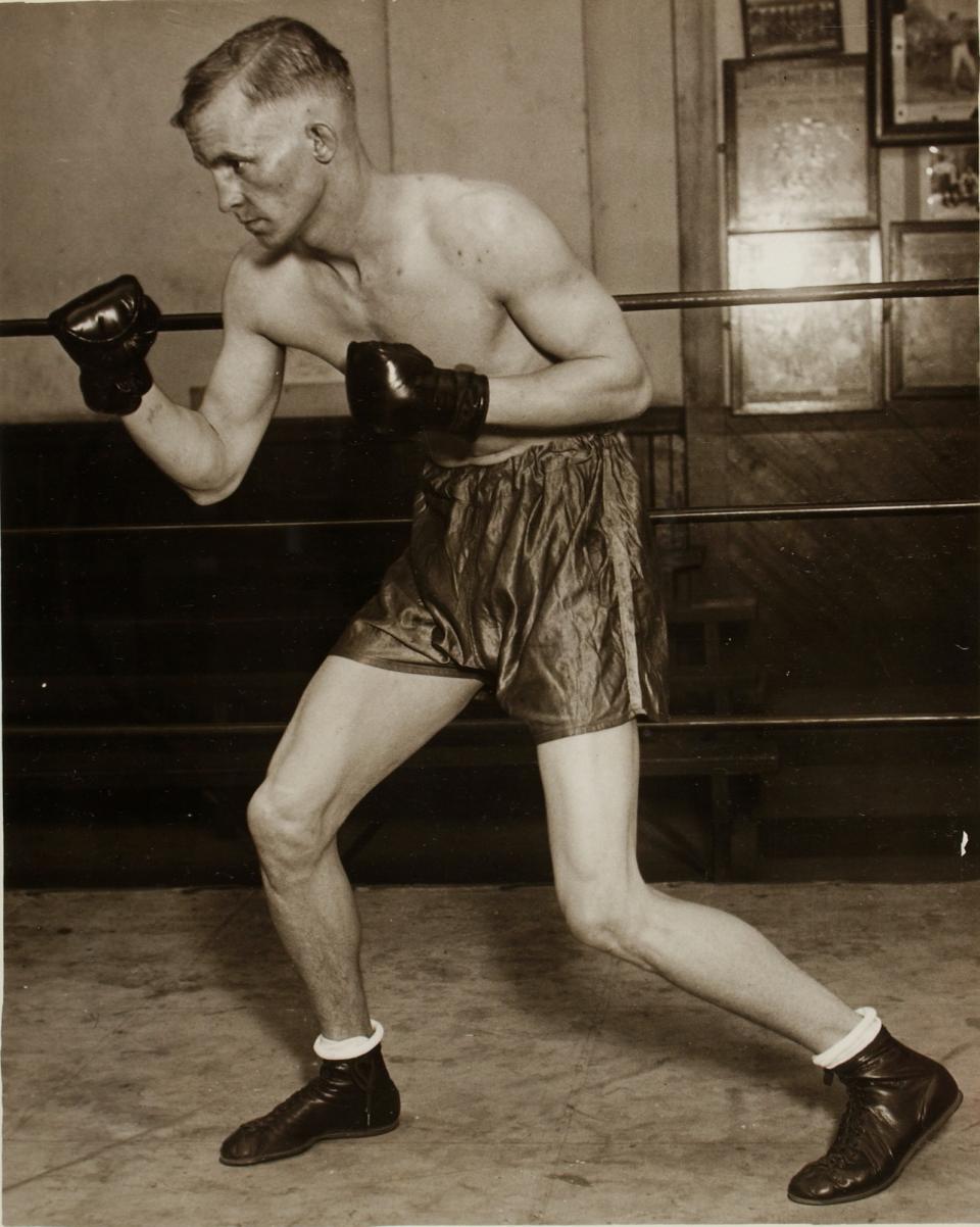 Unidentified boxer, full length portrait | Smithsonian American Art Museum