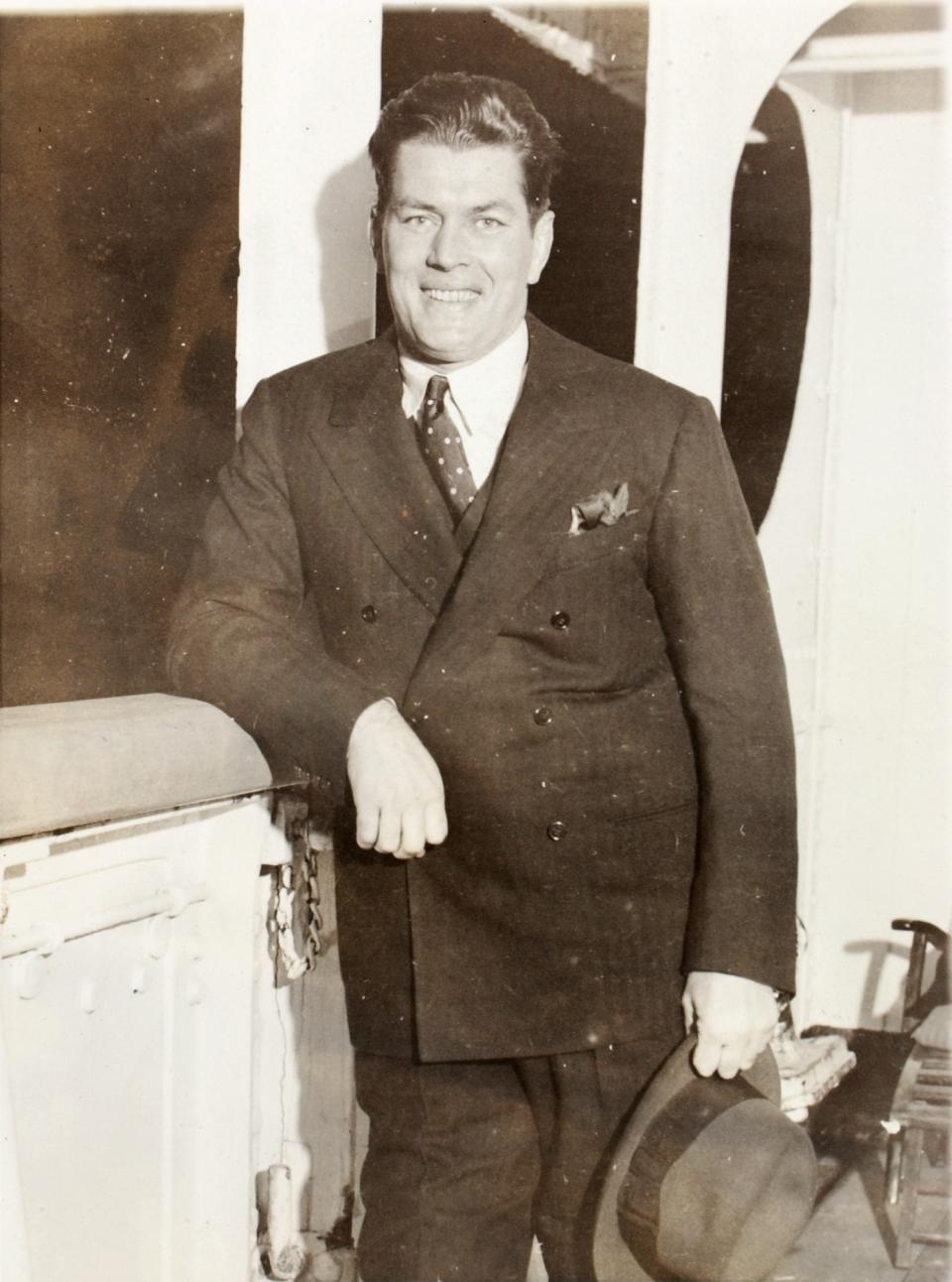 Gene Tunney, half length portrait | Smithsonian American Art Museum