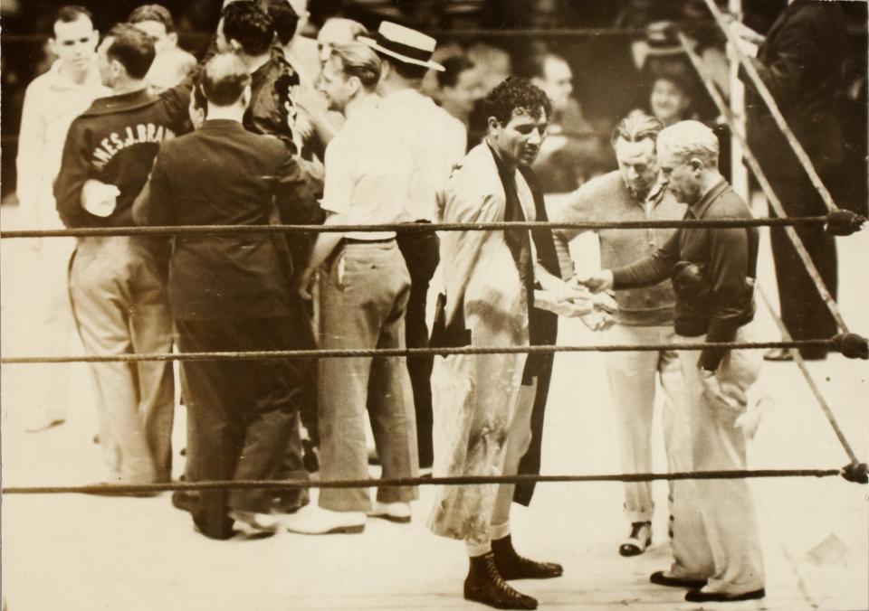 Unidentified boxers sparring in ring | Smithsonian American Art Museum