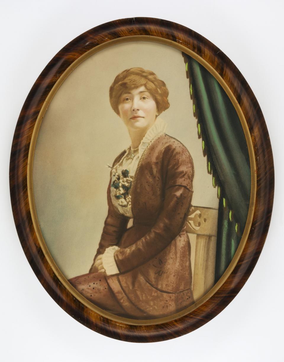 Woman in Brown Dress with "Medici" Collar | Smithsonian American Art Museum