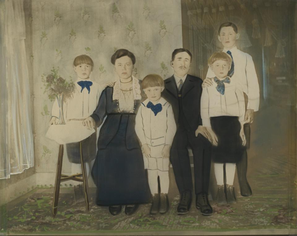 Family Portrait | Smithsonian American Art Museum